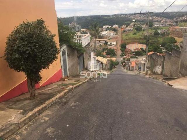 Casa à venda, 5 quartos, 3 vagas, Célvia Vespasiano/MG