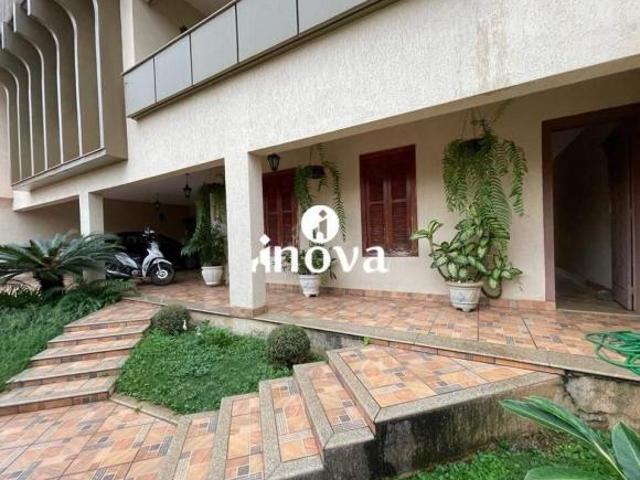Casa à venda, 5 quartos, 4 suítes, 4 vagas, Santa Maria Uberaba/MG