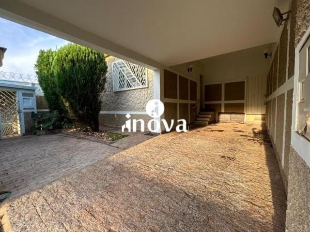 Casa à venda, 5 quartos, 5 suítes, 2 vagas, Boa Vista Uberaba/MG