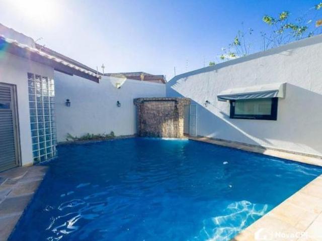 Casa à Venda – 5 Suítes com Piscina e Sauna, Praia Grande