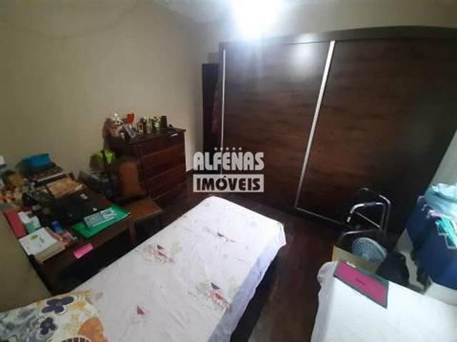 Casa à venda 6 quartos no Bairro CAMARGOS
