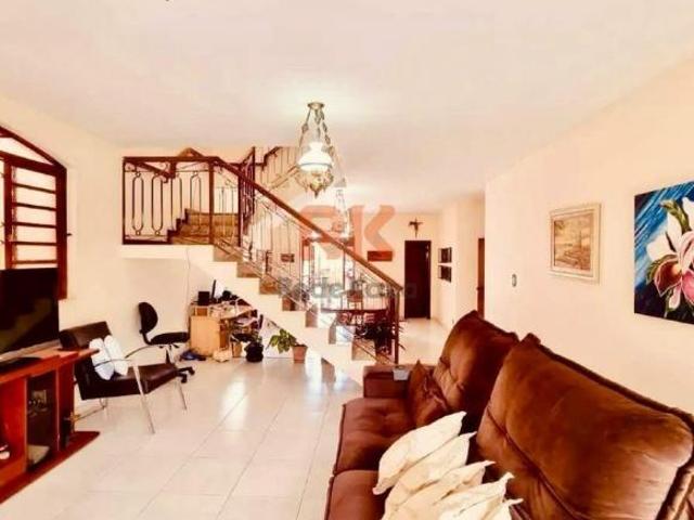 CASA à venda, 6 quartos, 1 suíte, 4 Vagas no Castelo Belo Horizonte/MG