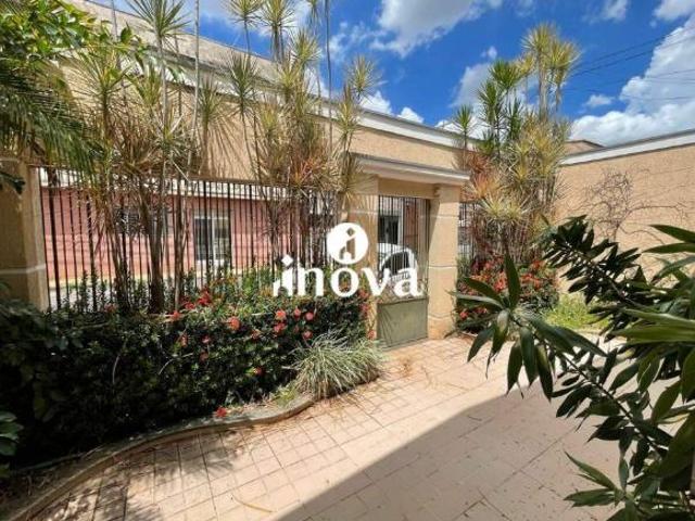 Casa à venda, 6 quartos, 1 suíte, 4 vagas, São Benedito Uberaba/MG