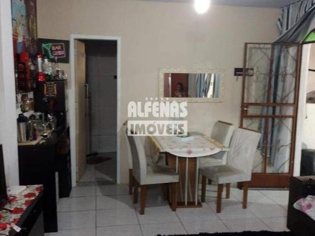 Casa à venda 8 quartos no Bairro Lindéia