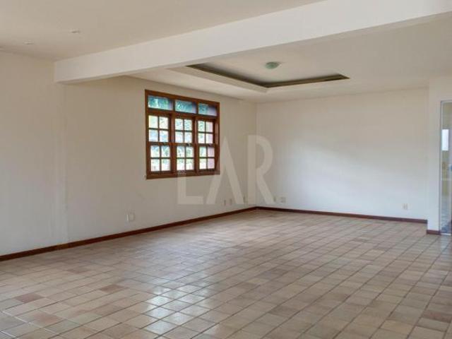 Casa à venda, 8 quartos, 1 suíte, 6 vagas, Santa Tereza Belo Horizonte/MG