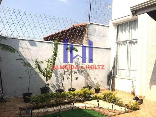 Casa à venda, c/ 03 dormitórios, sendo uma suíte e enrgia fotovotaica, localizadaPortal Ville Azalei