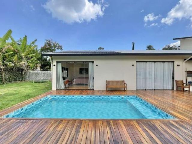 Casa à venda Cotia Miolo da Granja Viana 3 Quartos Suítes, TÉRREA c/ piscina, em rua fechada!