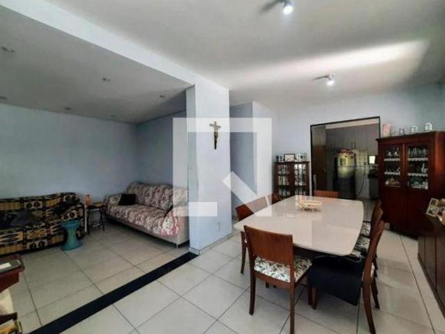 Casa à Venda Colonial, 4 Quartos, 400 m² Contagem