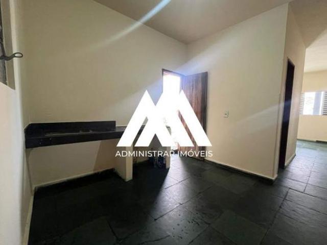 Casa a venda com ótima área externa