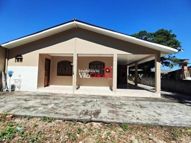Casa a venda com amplo espaço de quintal