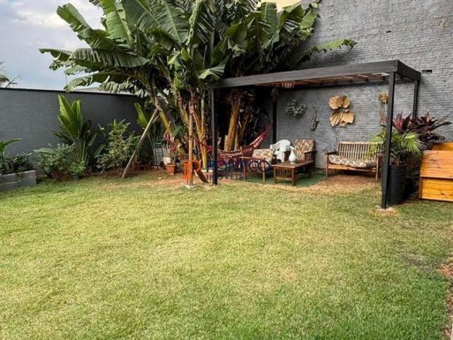 Casa à venda com amplo quintal gramado e 3 quartos no Jardim Ypê em Paulínia/SP