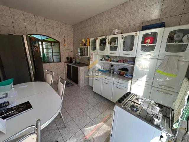 Casa a venda com amplo terreno
