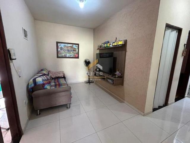 Casa a venda com amplo terreno