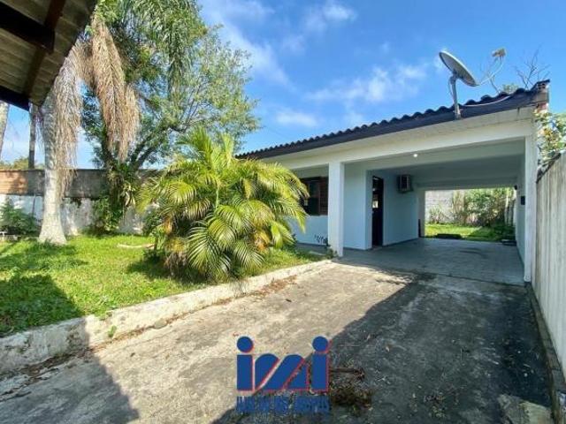 Casa a venda com amplo terreno em Matinhos PR