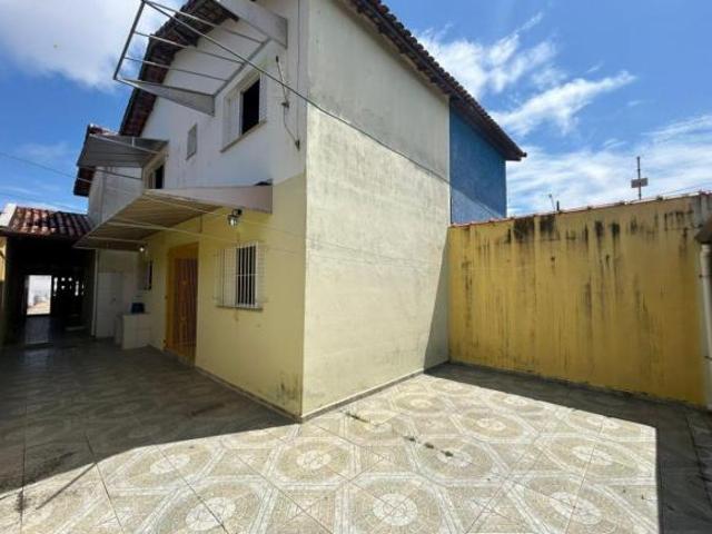 Casa a venda com churrasqueira e boa localização privilegiada em Itanhaém