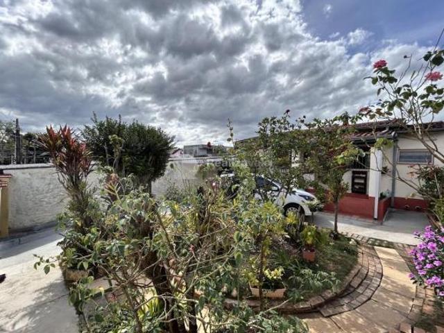 Casa à Venda com Excelente Espaço e Edícula – Terreno 270m2, Taubaté
