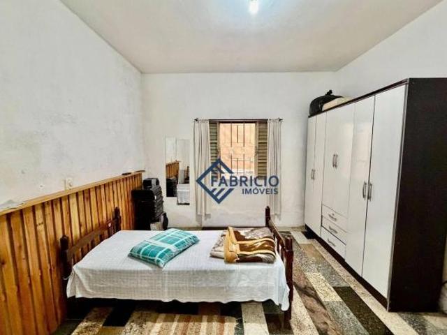 Casa à venda com excelente localização e ótimo espaço interno