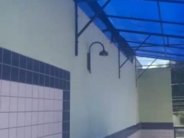 CASA Á VENDA COM EXCELENTE LOCALIZAÇÃO!