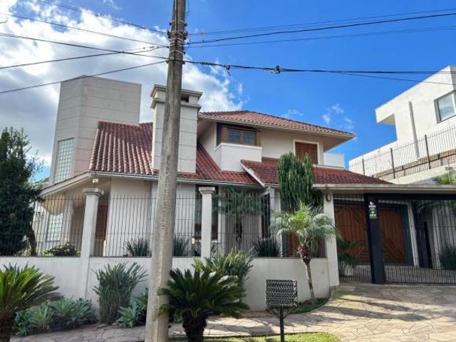 Casa à venda com Excelente Padrão Construtivo!
