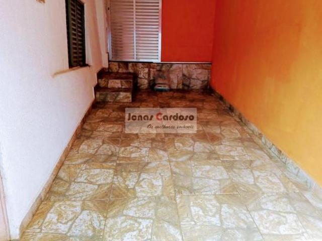 Casa a venda com edícula na frente, rede elétrica separada, 3 quartos amplos, sala espaçosa, cozinha