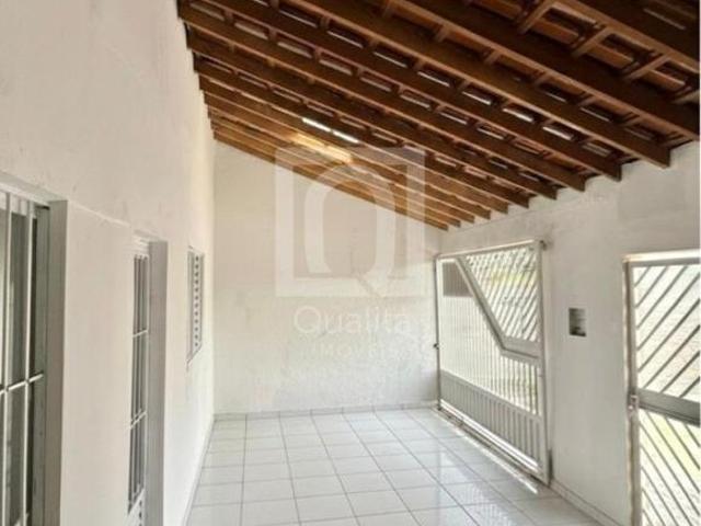 Casa à venda com garagem e quintal amplo em Votorantim