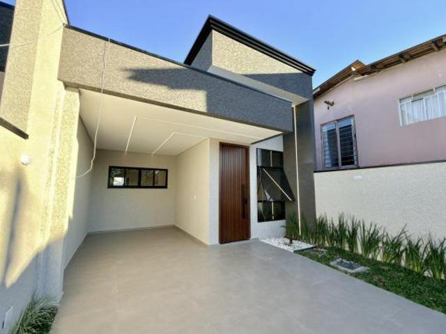 CASA A VENDA COM JARDIM AMPLO NO CIDADE JARDIM SJP