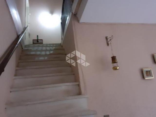 Casa à venda com pátio e garagem na Cidade Baixa