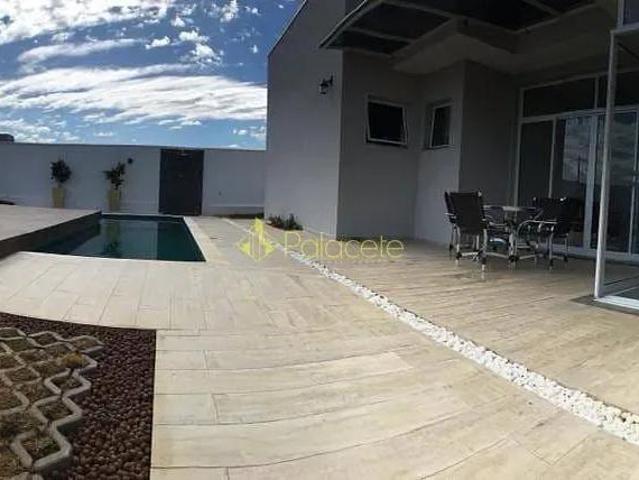 Casa à venda com piscina 3 dormitórios 3 suítes, no Colonial Village 2