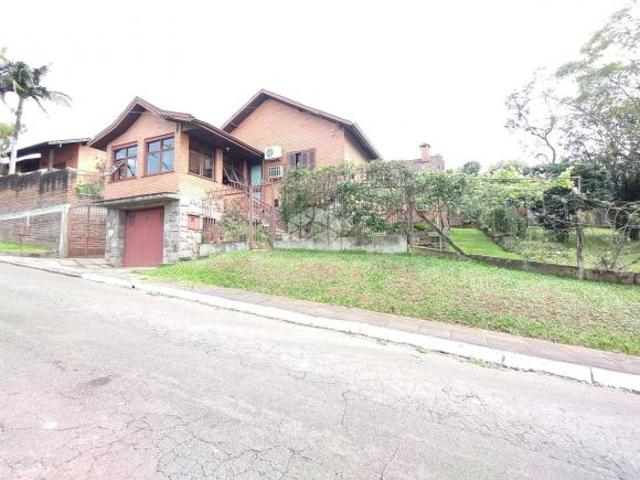 Casa a venda com piscina, 3 quartos, suíte, localização excelente no bairro Primavera