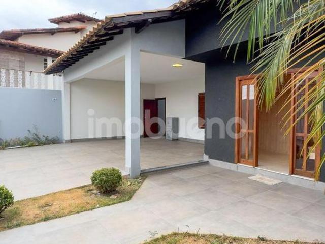 Casa à Venda com piscina, 3 quartos sendo 3 suítes no Centro