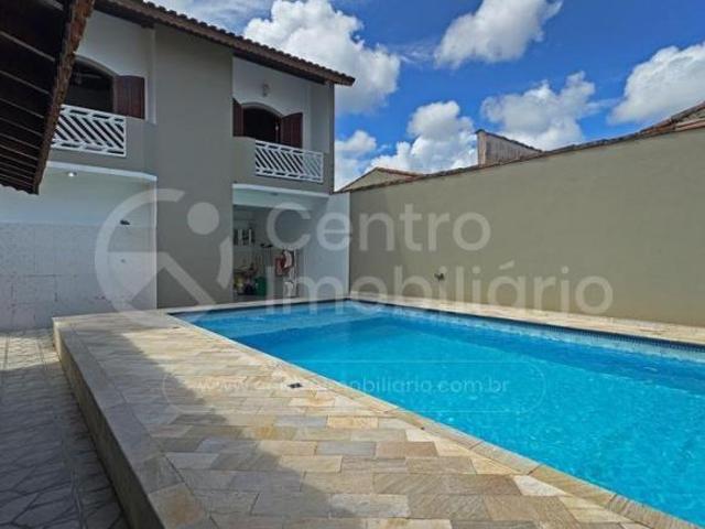 Casa à venda com piscina e 4 quartos 1 suíte em Peruíbe, no Park Daville