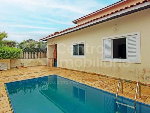 Casa à venda com piscina e 4 quartos 2 suítes em Peruíbe, no Residencial Bougainvillee III