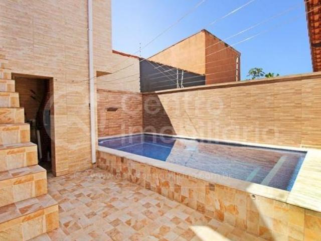 Casa à venda com piscina e 3 quartos 1 suíte em Peruíbe, no Park Daville