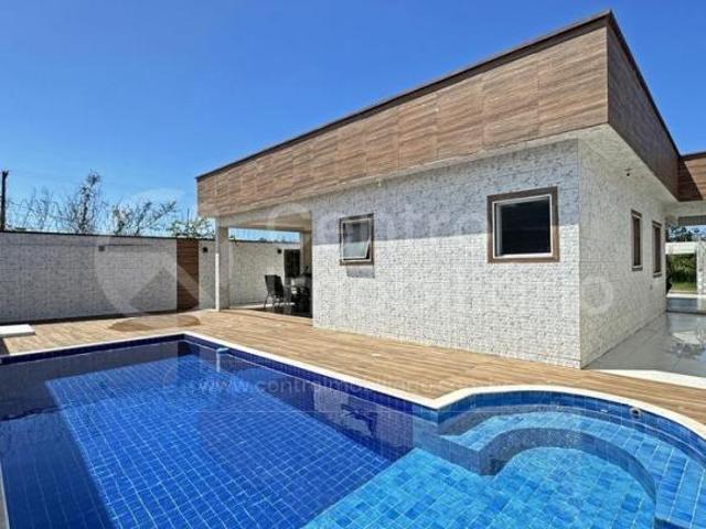 Casa à venda com piscina e 3 quartos 2 suítes em Peruíbe, no Residencial São Luiz