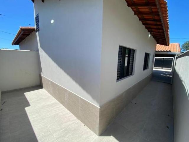CASA Á VENDA COM PISCINA E CHURRASQUEIRA NO LOTY