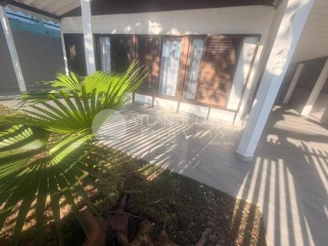 Casa à venda com piscina, em Praia de Leste, PONTAL DO PARANA PR