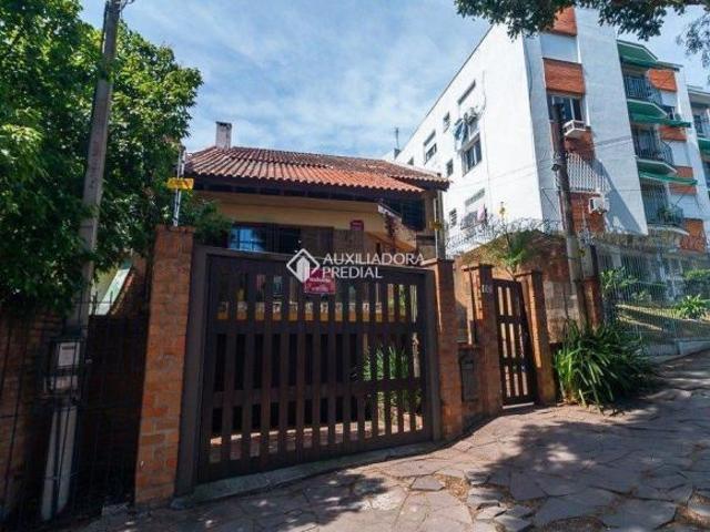 Casa à venda com Piscina. Estuda imóvel em dação