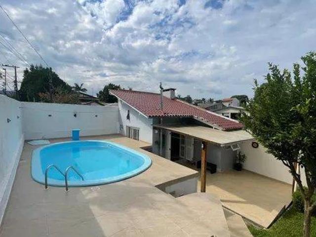Casa a venda com piscina no bairro Guarani em Novo Hamburgo