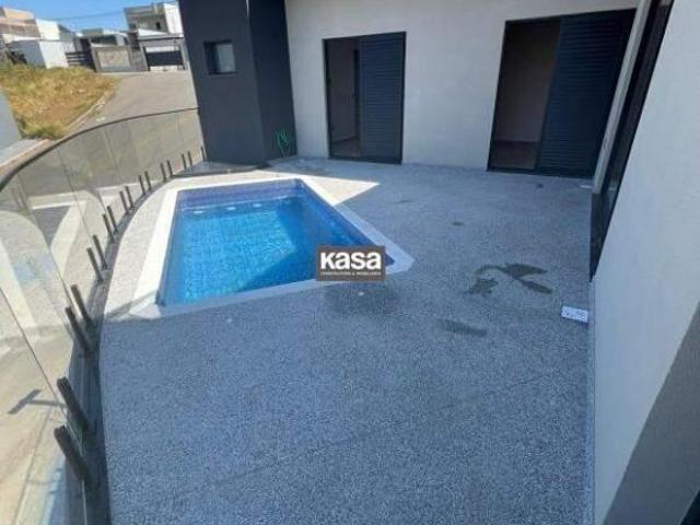 Casa à venda com piscina no Residencial Villa Verde em Bragança Paulista