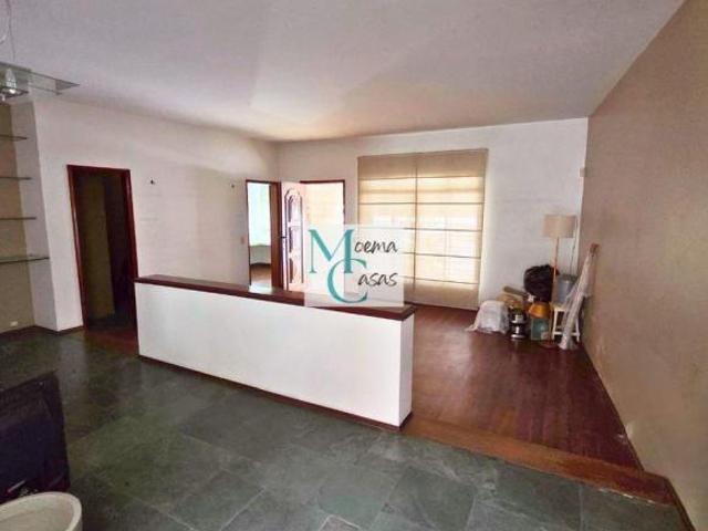 Casa à Venda com piscina na Praça mais desejada de Moema