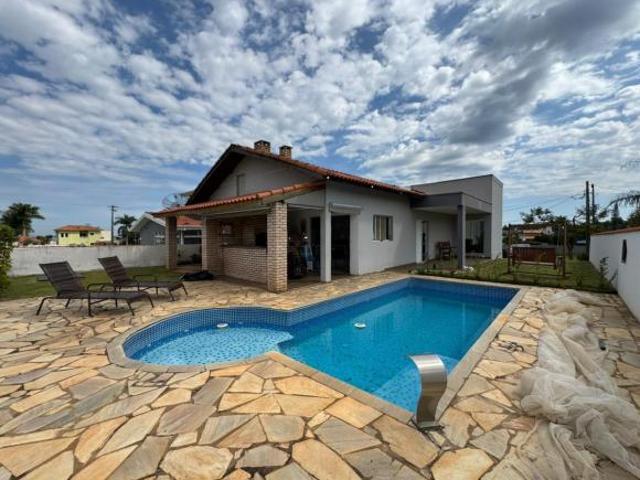 Casa a venda com piscina Ninho Verde I Porangaba