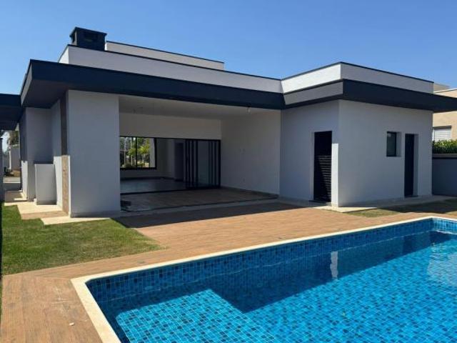 Casa a venda com piscina Ninho Verde I Porangaba