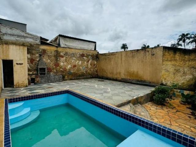 CASA a venda COM PISCINA Setor GARAVELO PARK