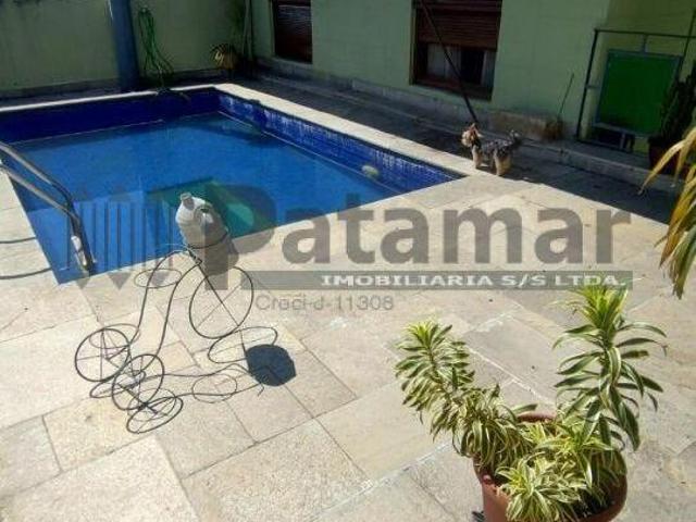 Casa à Venda com Piscina Suspensa na Região da Vila Gomes