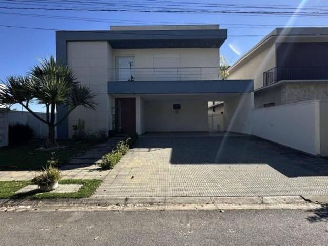 Casa à venda com porteira fechada no condomínio Reserva do Vianna Granja Viana