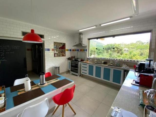 Casa à Venda com Quintal Amplo e Área Gourmet