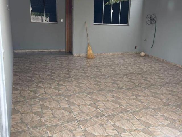 Casa à Venda com Quintal e Planejados – 2 Quartos em Bairro Tranquilo Jardim Imagawa, Londrina, P