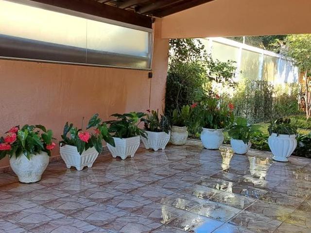 Casa a venda com quintal em Riviera de São Lourenço