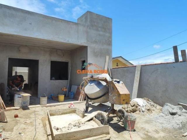 Casa à Venda Com Suíte e Piscina Matinhos