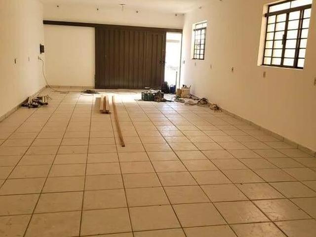 CASA À VENDA COM SALÃO COMERCIAL EM LIMEIRA, SP